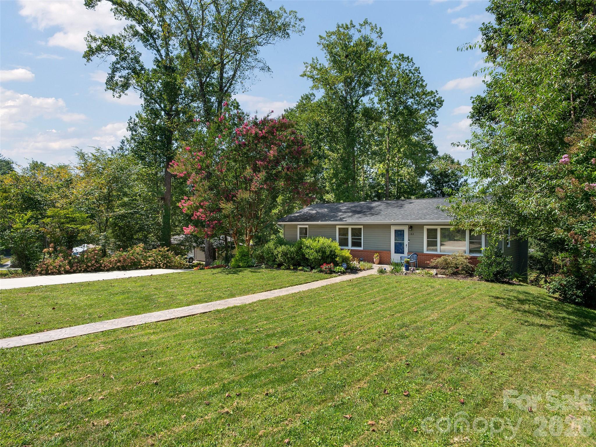 182 Locust Ct, Arden, NC 28704 | MLS# CAR4423530 | Justin Grogan ...